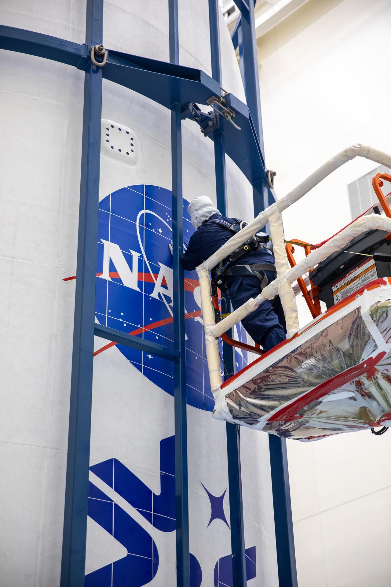 NASA's Europa Clipper Encapsulation - NASA Science