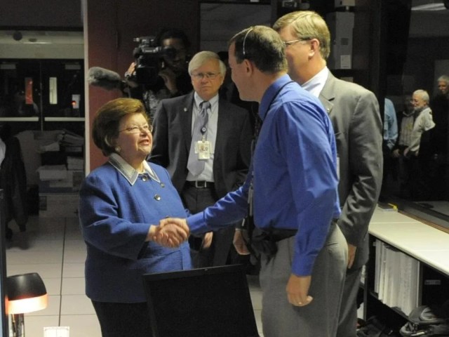 Senator Mikulski and Keith Walyus - NASA Science
