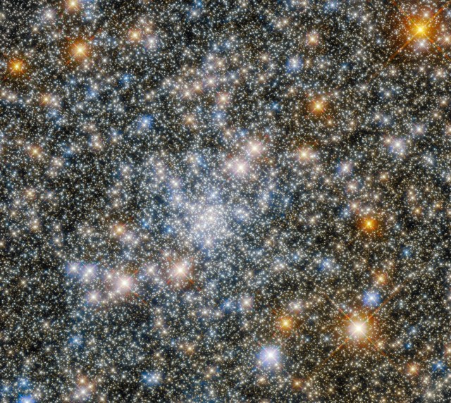 Hubble Spies a Star-Studded Cluster - NASA Science