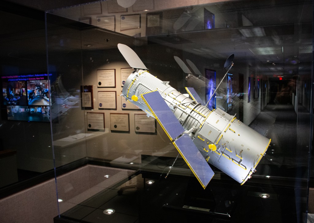 Hubble Control Center – Model