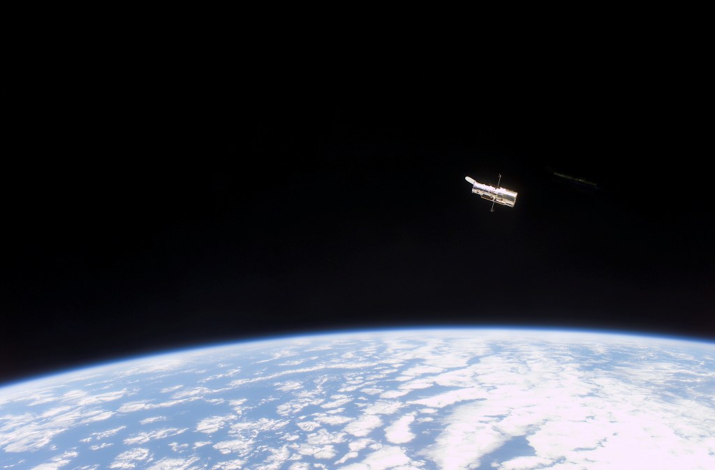 HST Separation from Shuttle Columbia