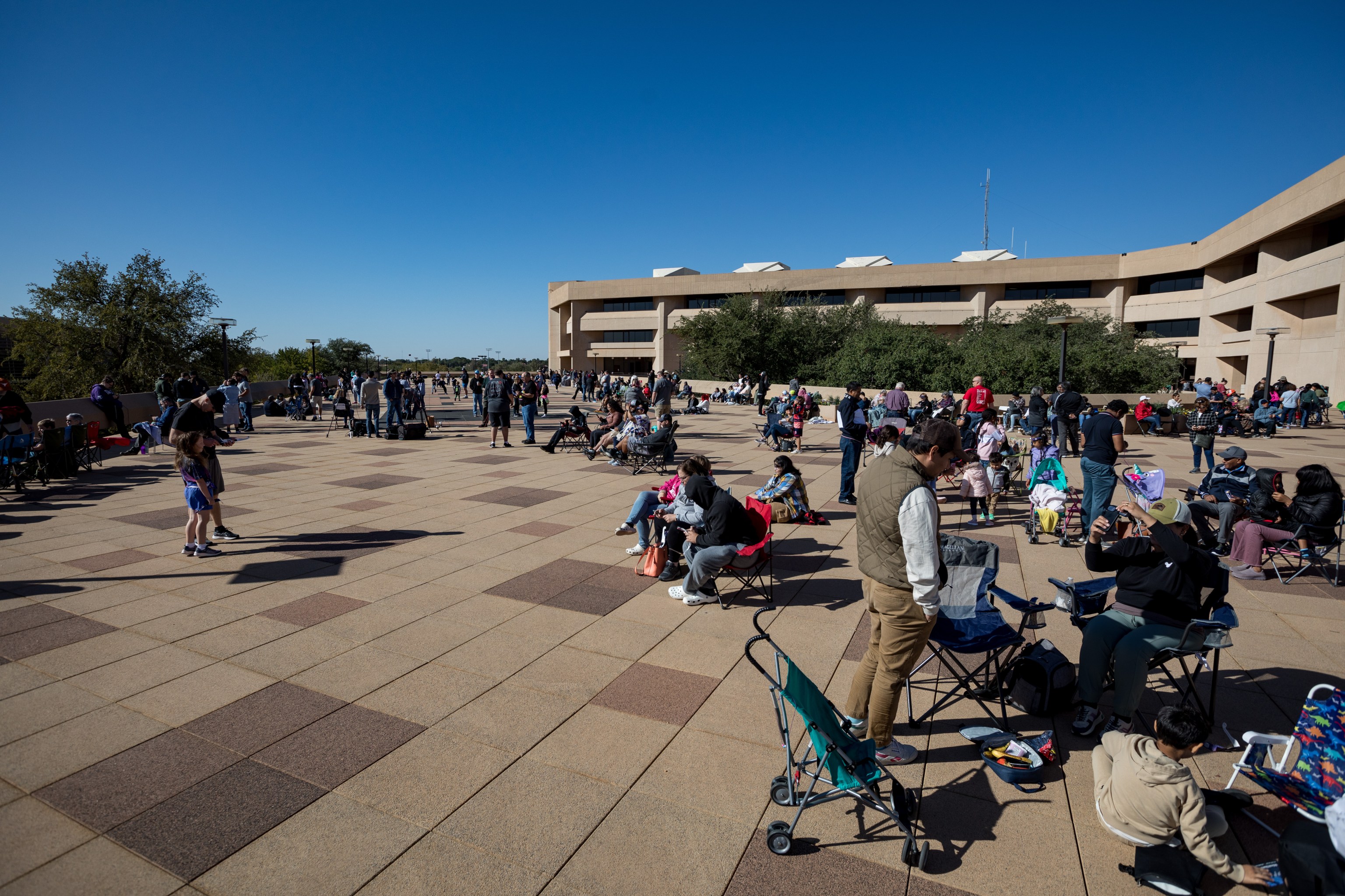 NASA’s Scientists and Volunteers Tackle the October 14 Solar Eclipse ...