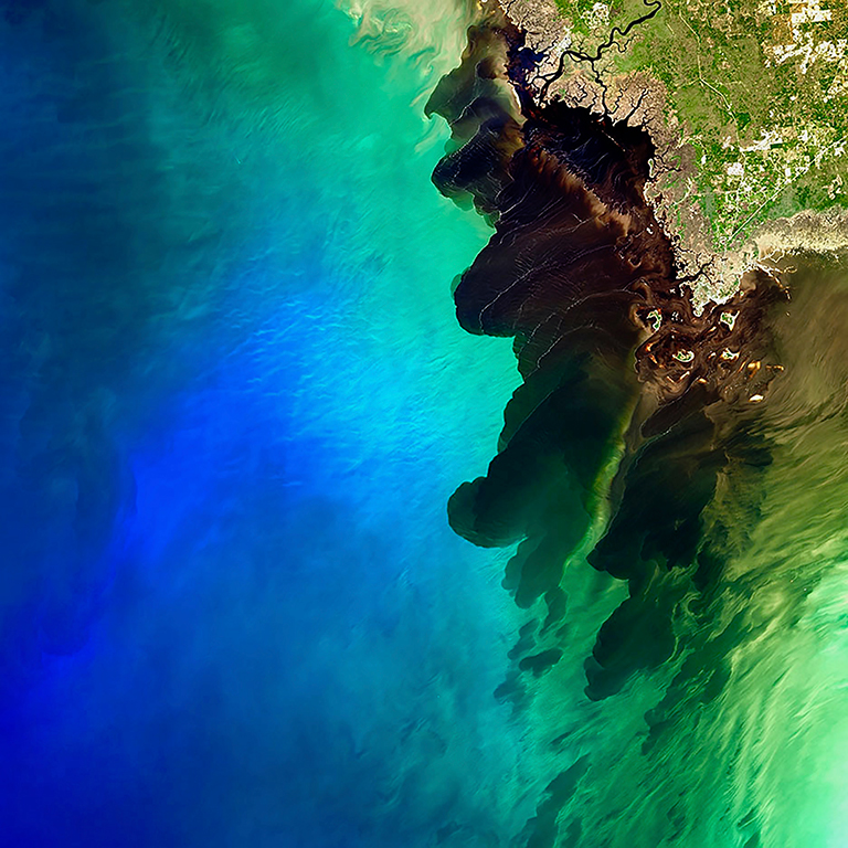 Suwannee blackwater river meets the sea