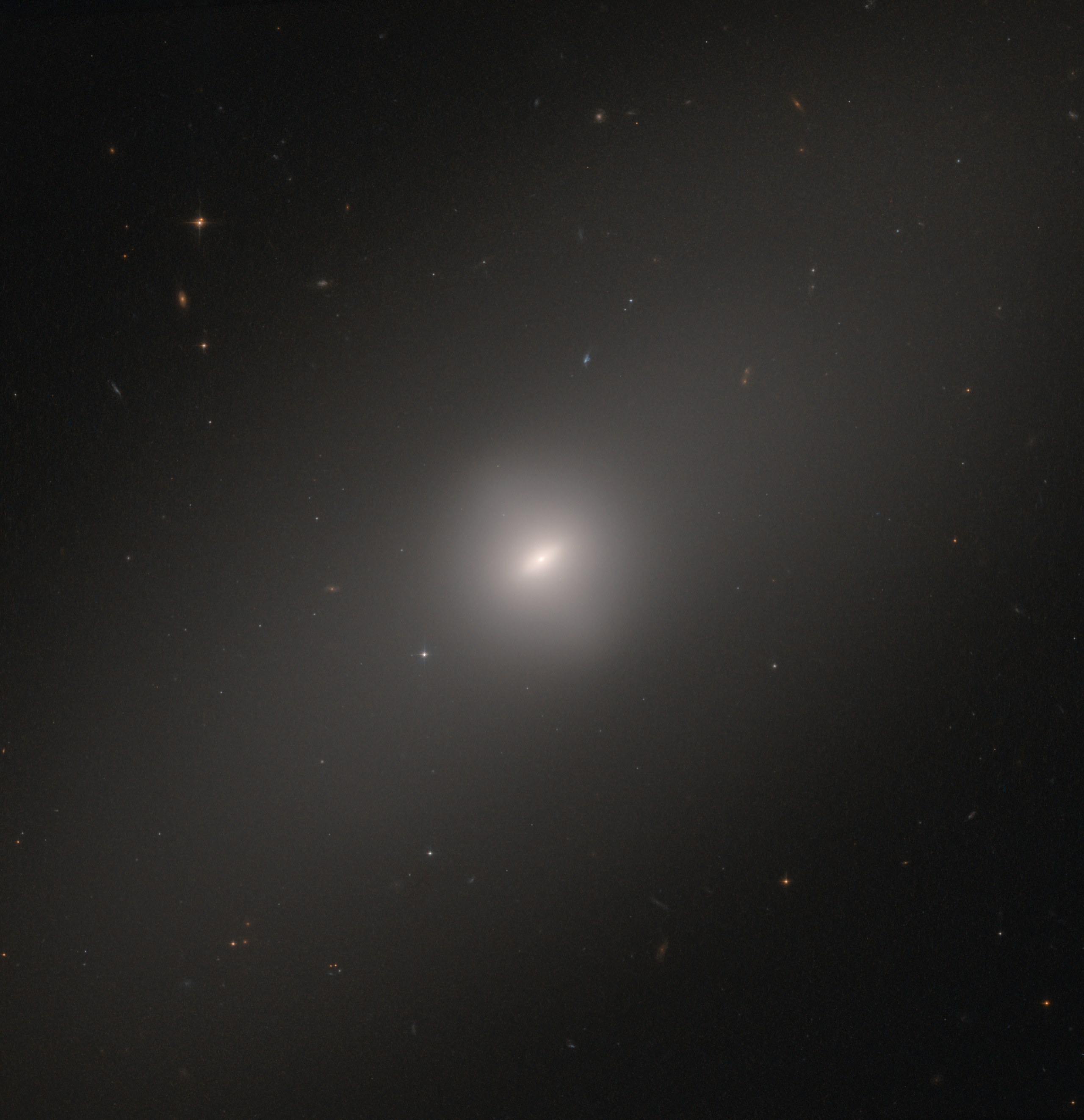 Hubble Views a Galaxy Settling into Old Age - NASA Science
