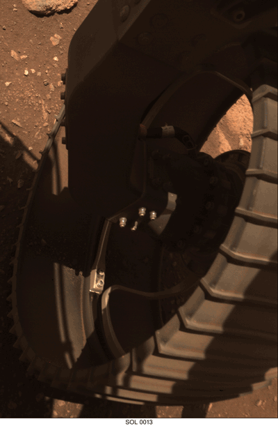 Multiple Views of Perseverance's Wheels Wiggling - NASA Science
