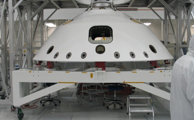 One Hot, Giant “Clamshell” - NASA Science