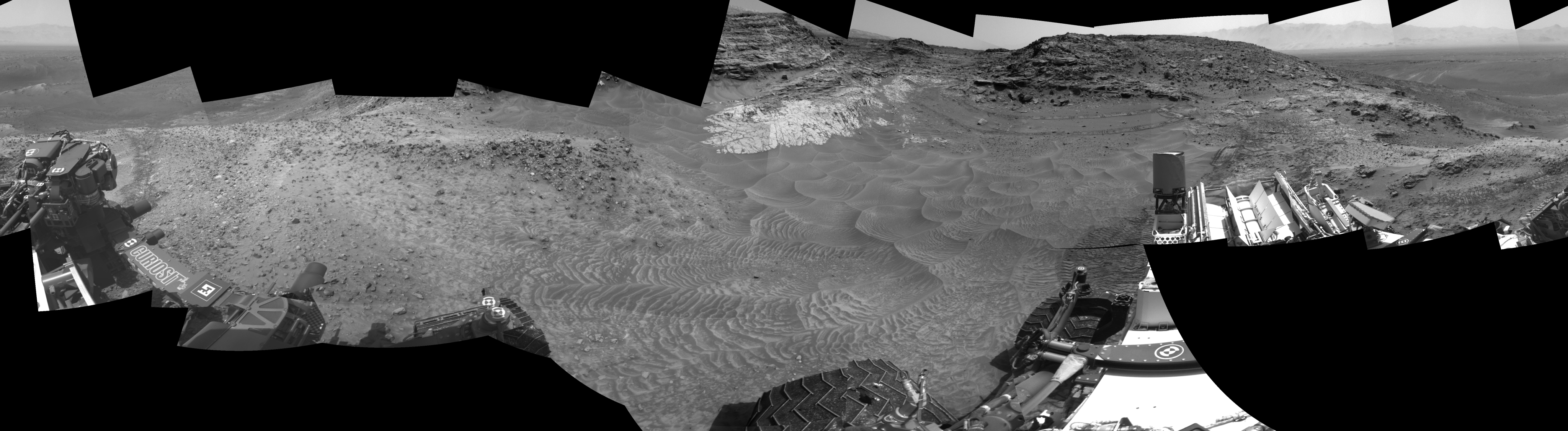 Sol 1049: Right Navigation Camera, Cylindrical Perspective - NASA Science