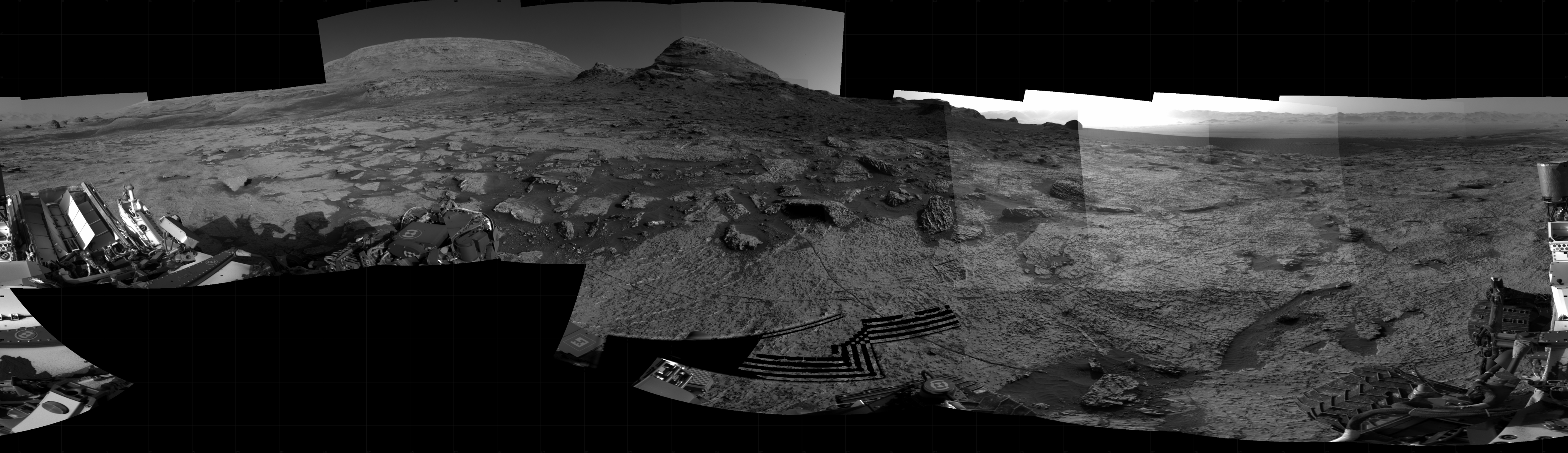 Sol 3156: Right Navigation Camera, Cylindrical Projection - NASA Science