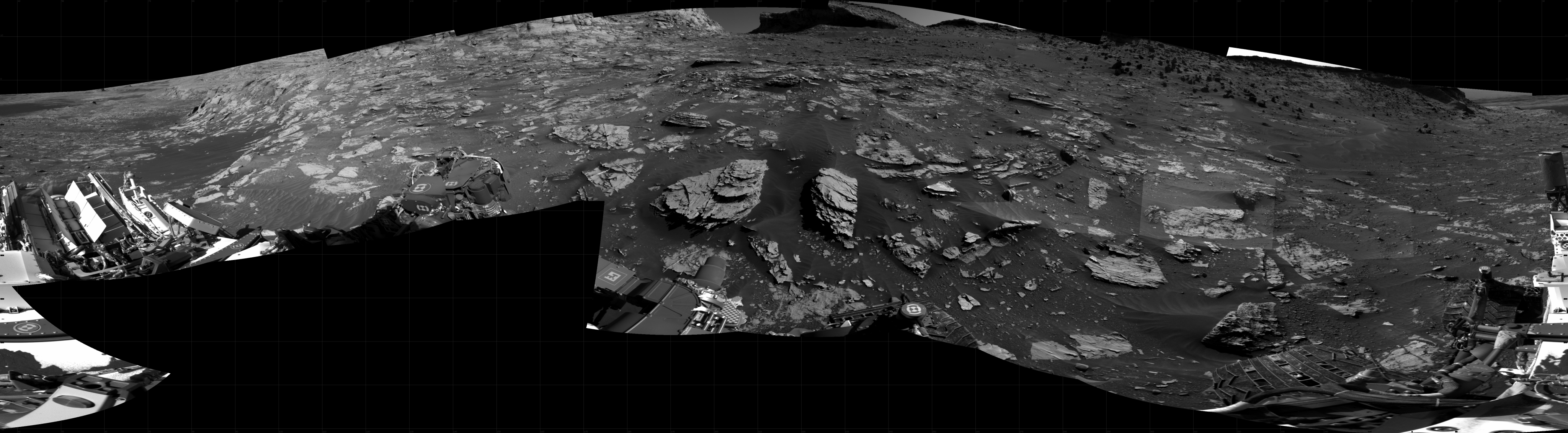 Sol 3285: Right Navigation Camera, Cylindrical Projection - NASA Science