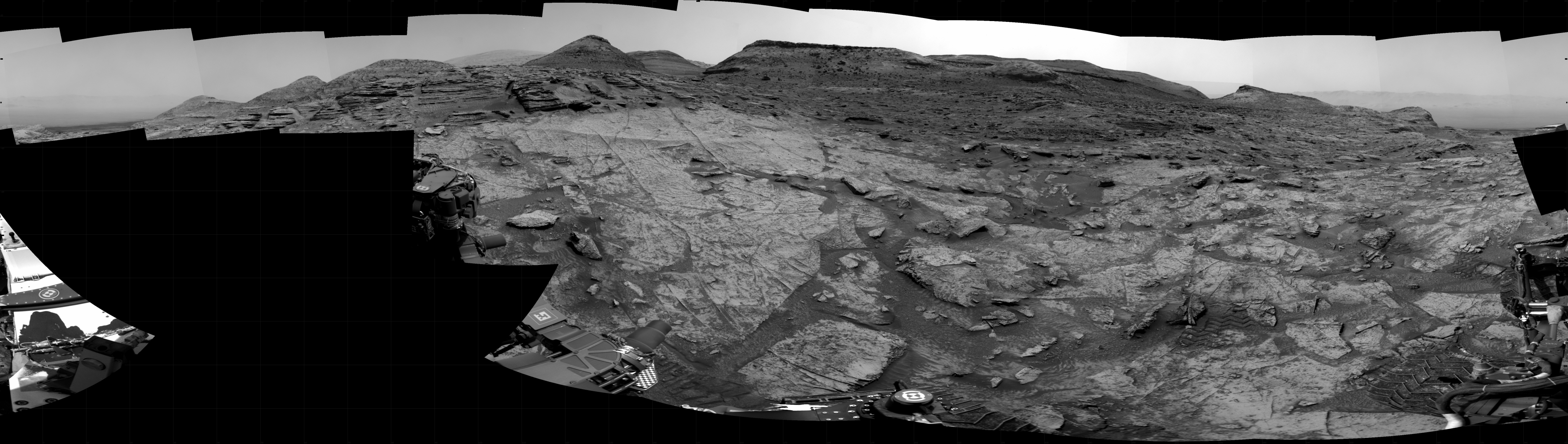 Sol 3506: Right Navigation Camera, Cylindrical Projection - NASA Science