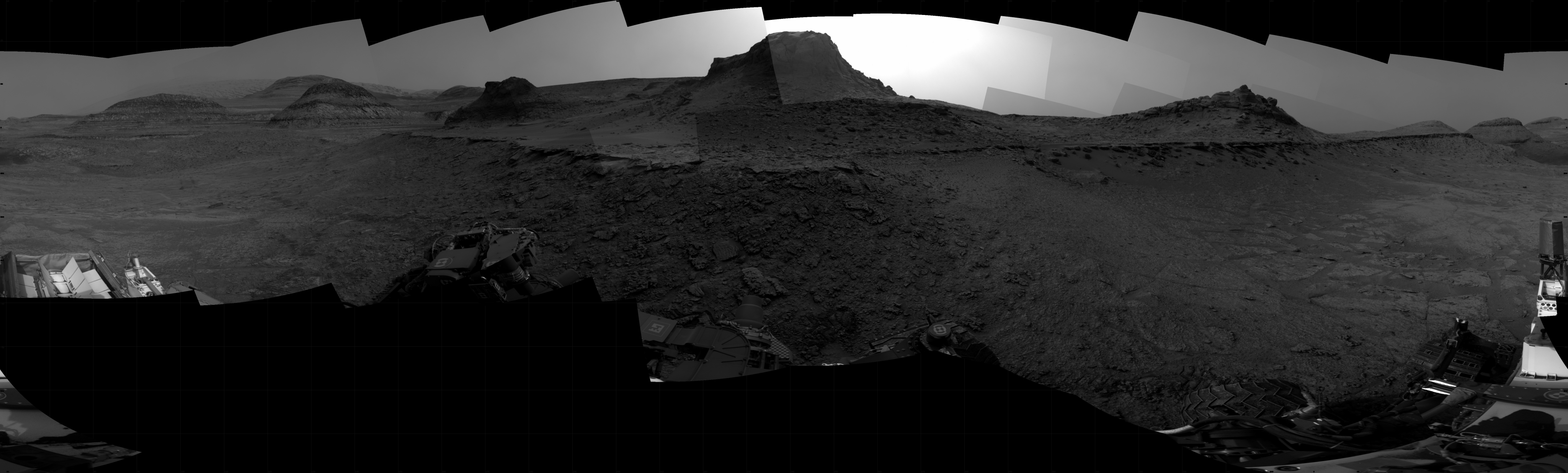 Sol 3638: Right Navigation Camera, Cylindrical Projection - NASA Science
