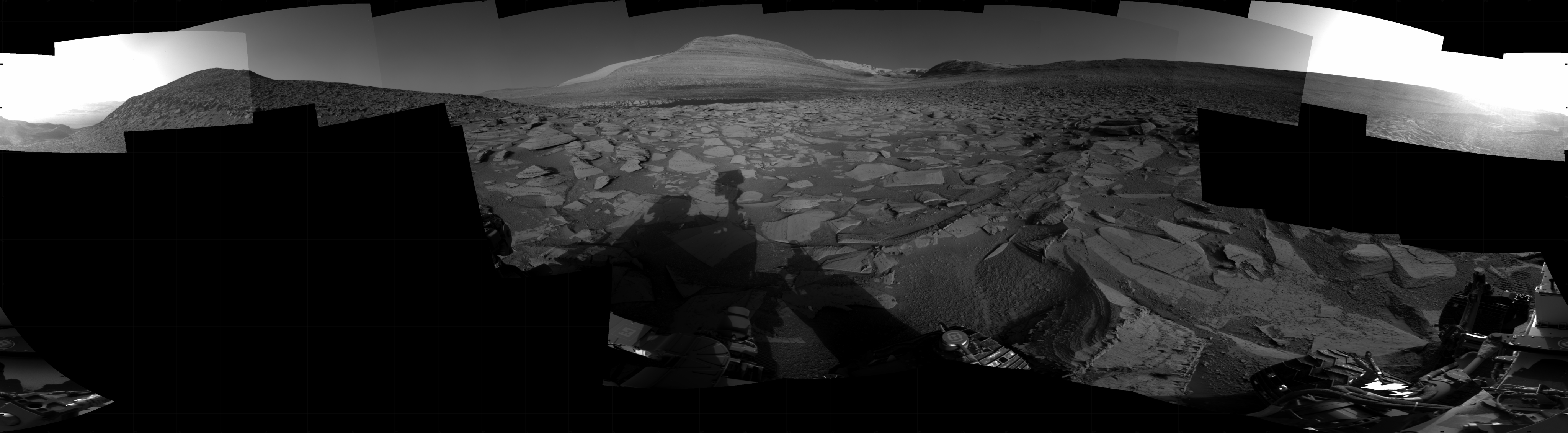 Sol 3871: Right Navigation Camera, Cylindrical Projection - NASA Science