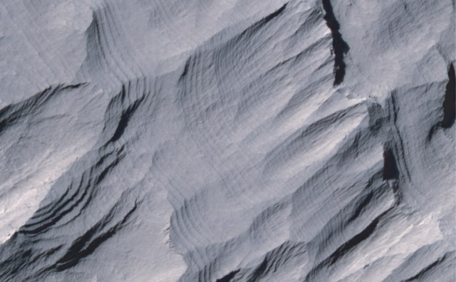 Layers in Upper Formation of Gale Crater Mound - NASA Science
