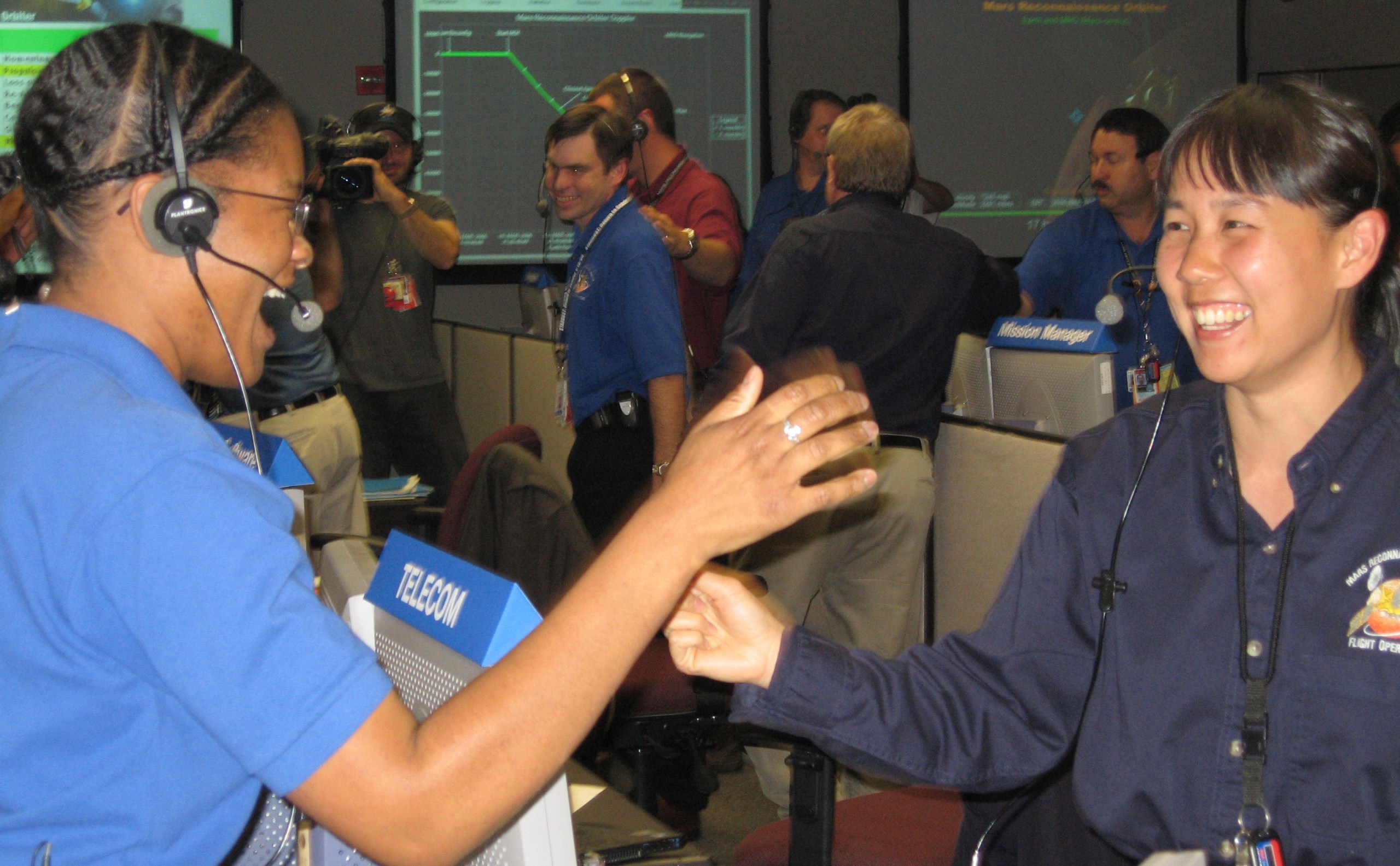 Mars Reconnaissance Orbiter Mission Team Members Celebrate Orbit ...