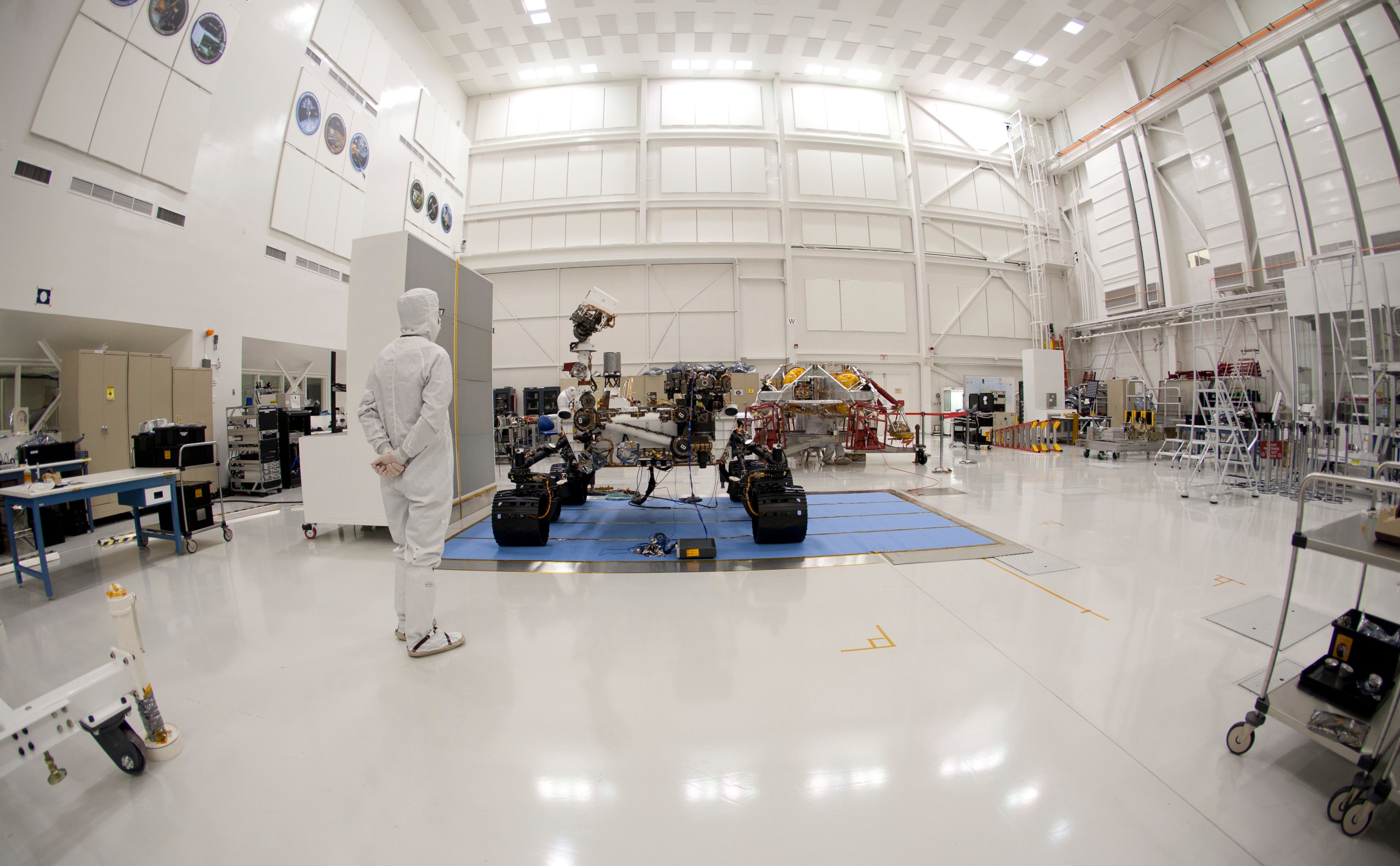 Fish-eye view of NASA's Curiosity rover and its Powered Descent Vehicle ...