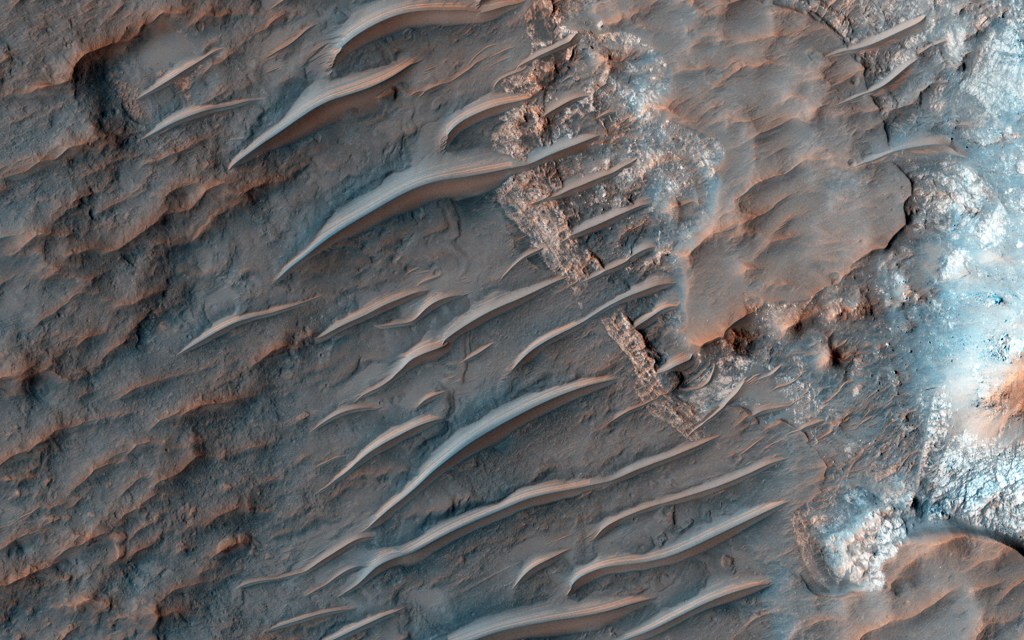 MRO Spots Sand Stripes - NASA Science