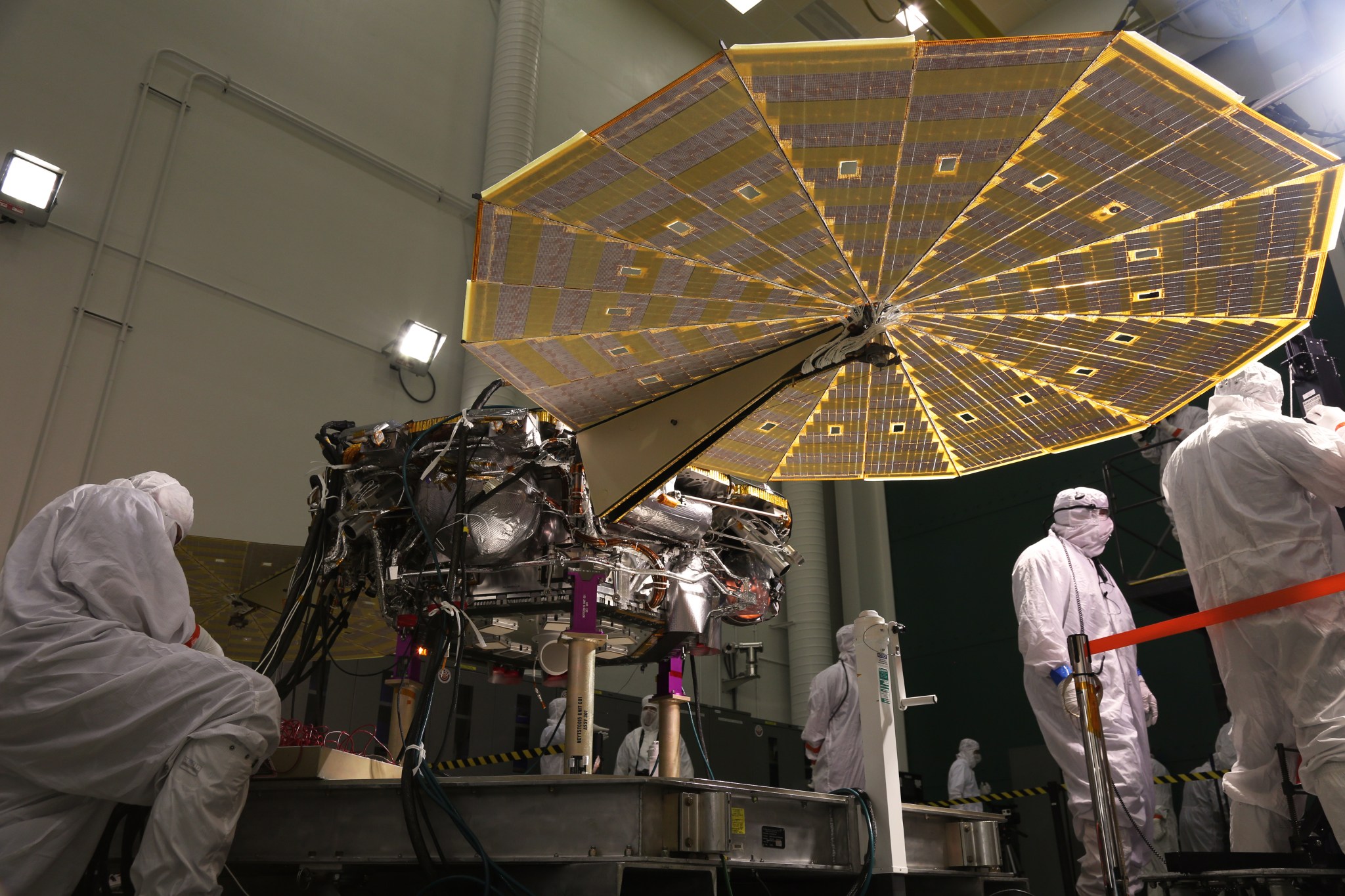 InSight Lander Solar Array Test - NASA Science