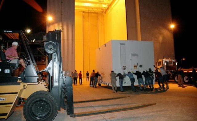 Loading the Mars Reconnaissance Orbiter Spacecraft - NASA Science