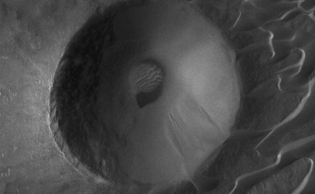 Crater in Syrtis Major - NASA Science