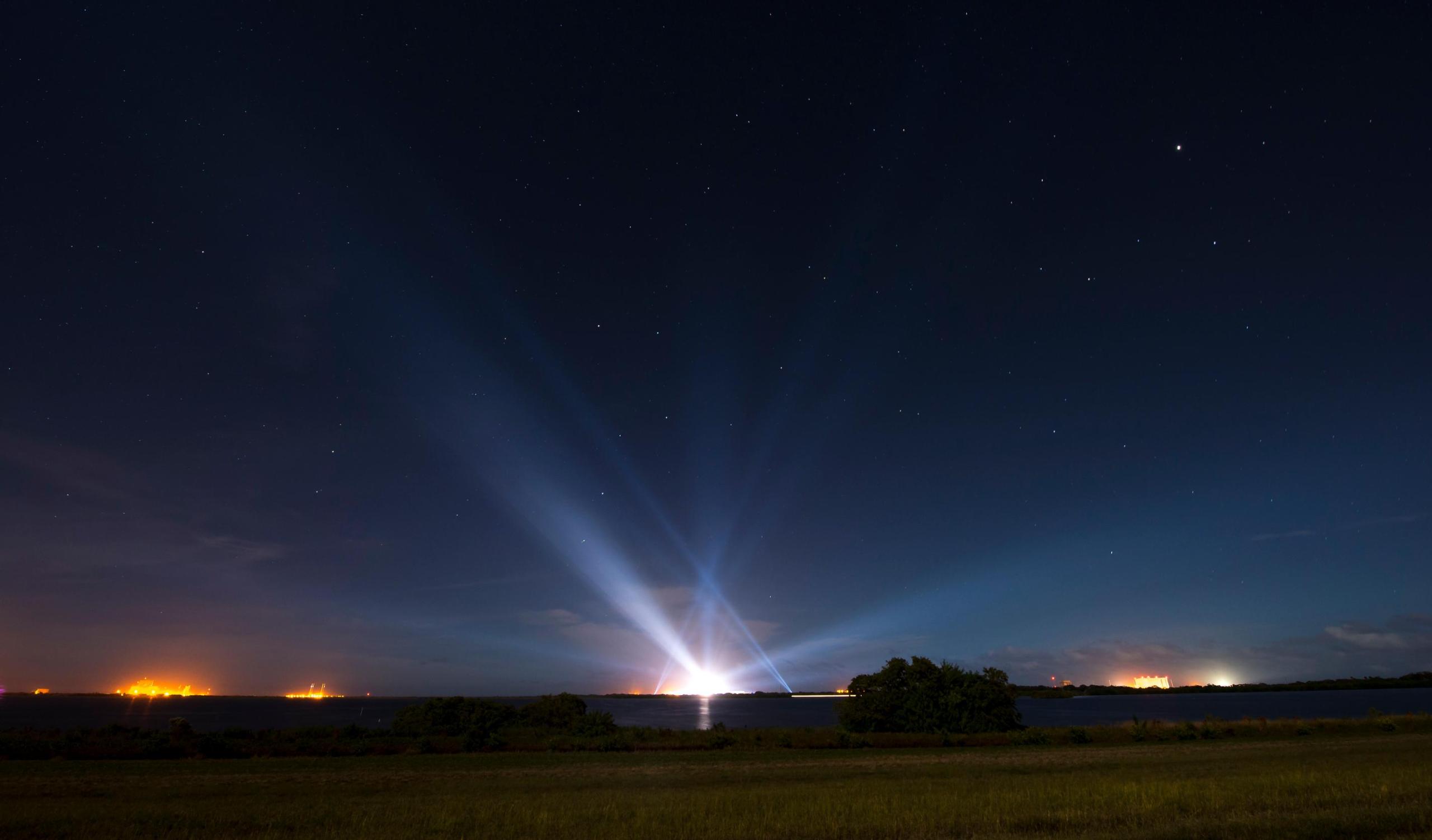 Floodlights Illuminate Orion & Delta IV Heavy - NASA Science