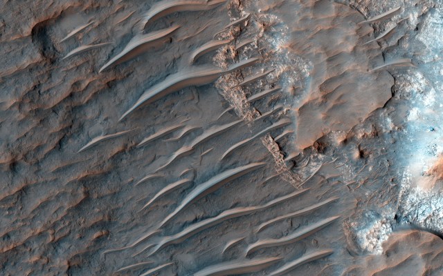 MRO Spots Sand Stripes - NASA Science