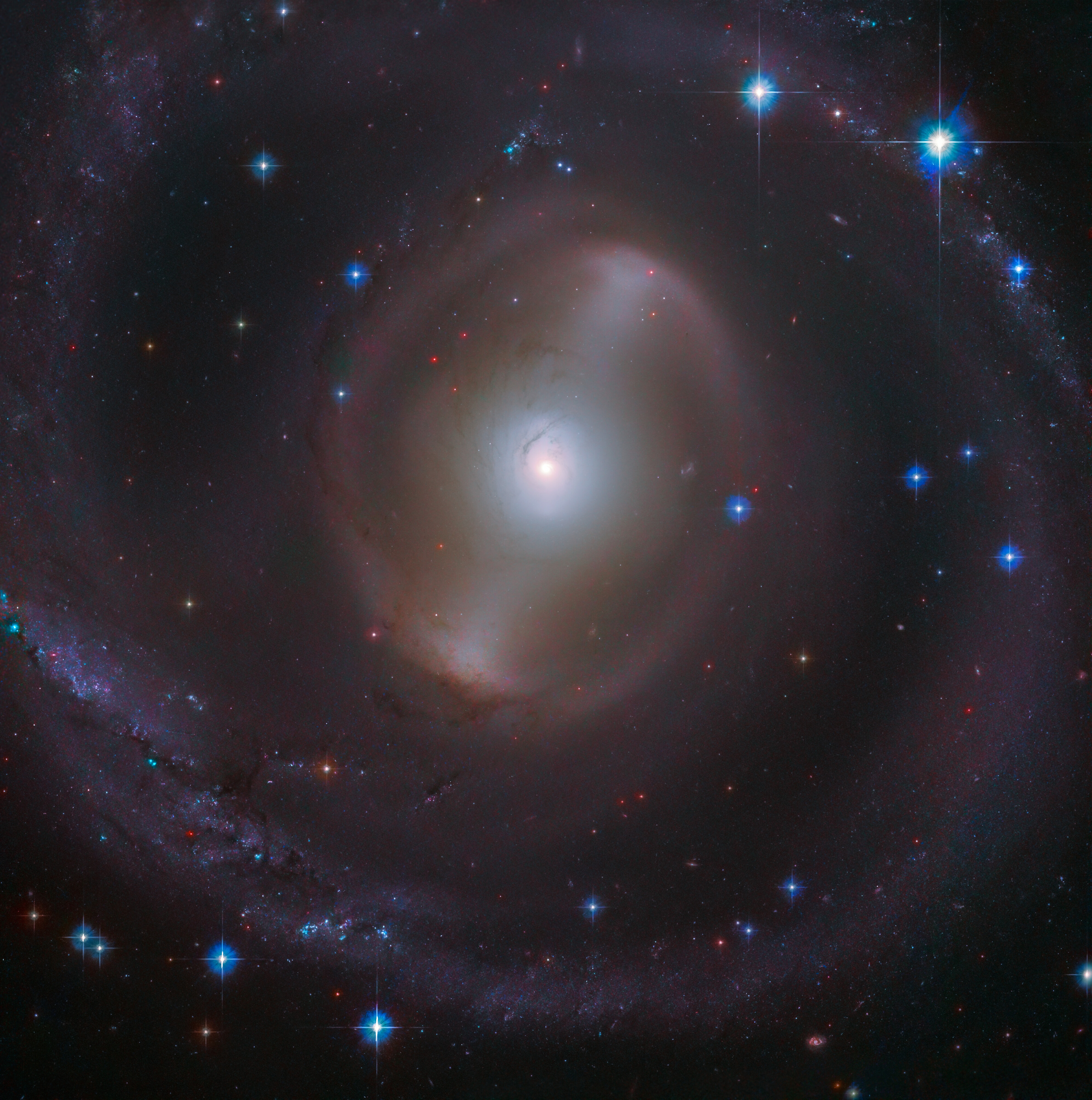 Hubble Spots a Magnificent Barred Galaxy - NASA Science