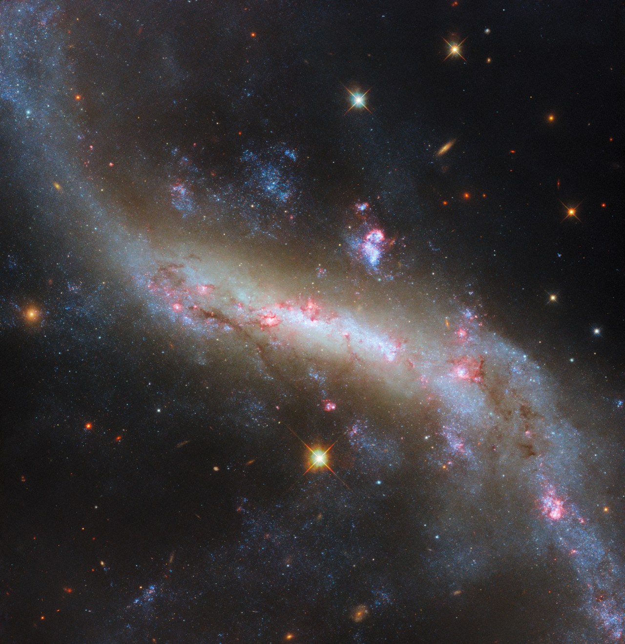 Hubble Views the Lights of a Galactic Bar - NASA Science