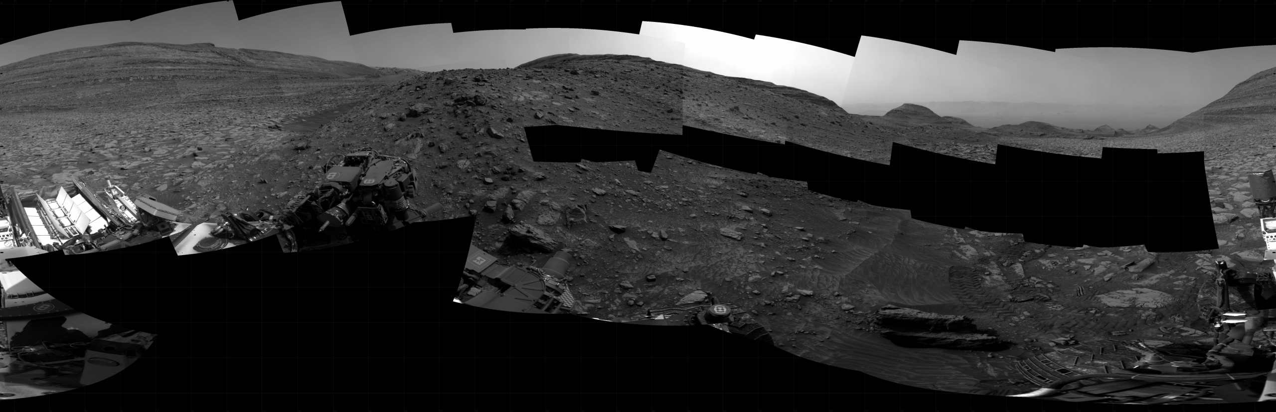 Sol 4171: Right Navigation Camera, Cylindrical Projection - NASA Science