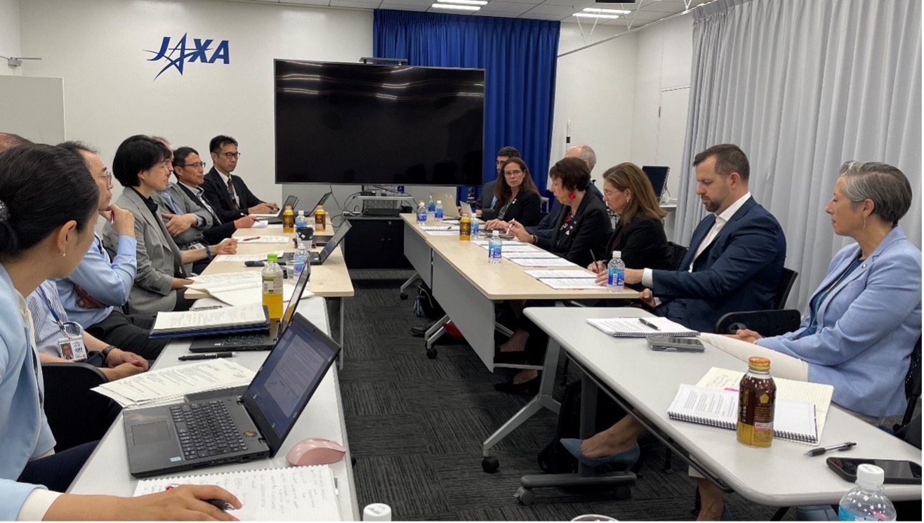 Artemis, Architecture, and Lunar Science: SMD and ESDMD Associate ...