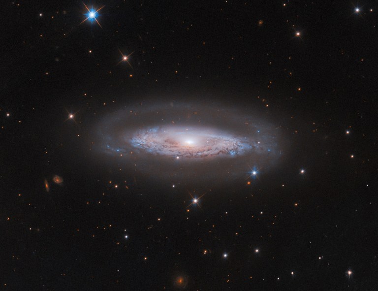 Hubble Examines a Busy Galactic Center - NASA Science