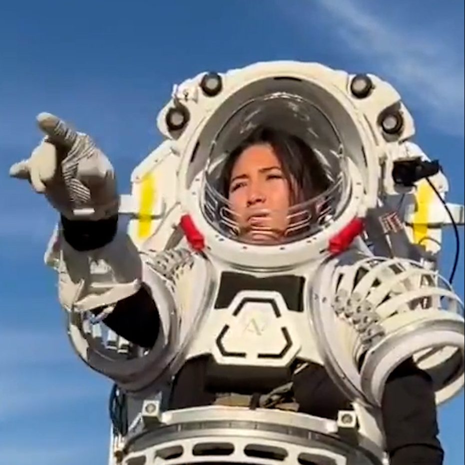 NASA’s Artemis II Crew Uses Iceland Terrain for Lunar Training - NASA ...